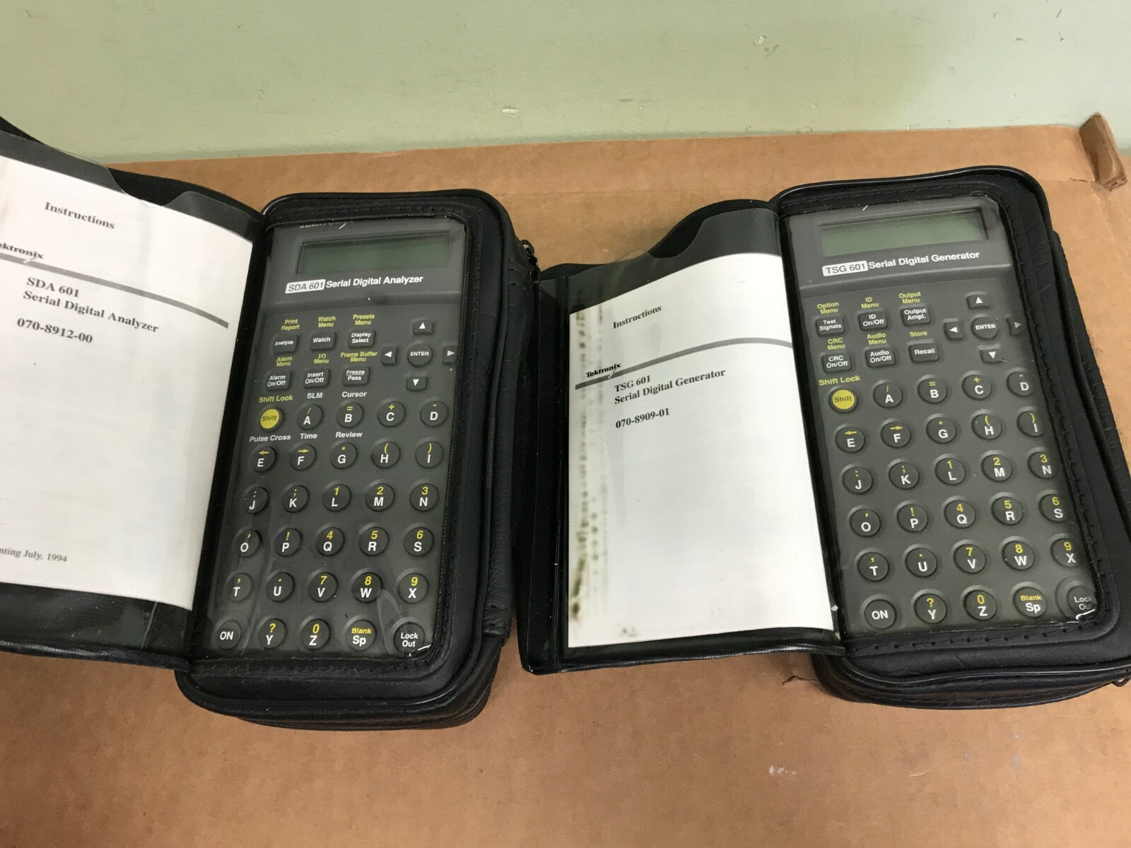Tektronix SDA 601 and TSG 601 Serial Digital Analyzer in Orig Carring ...