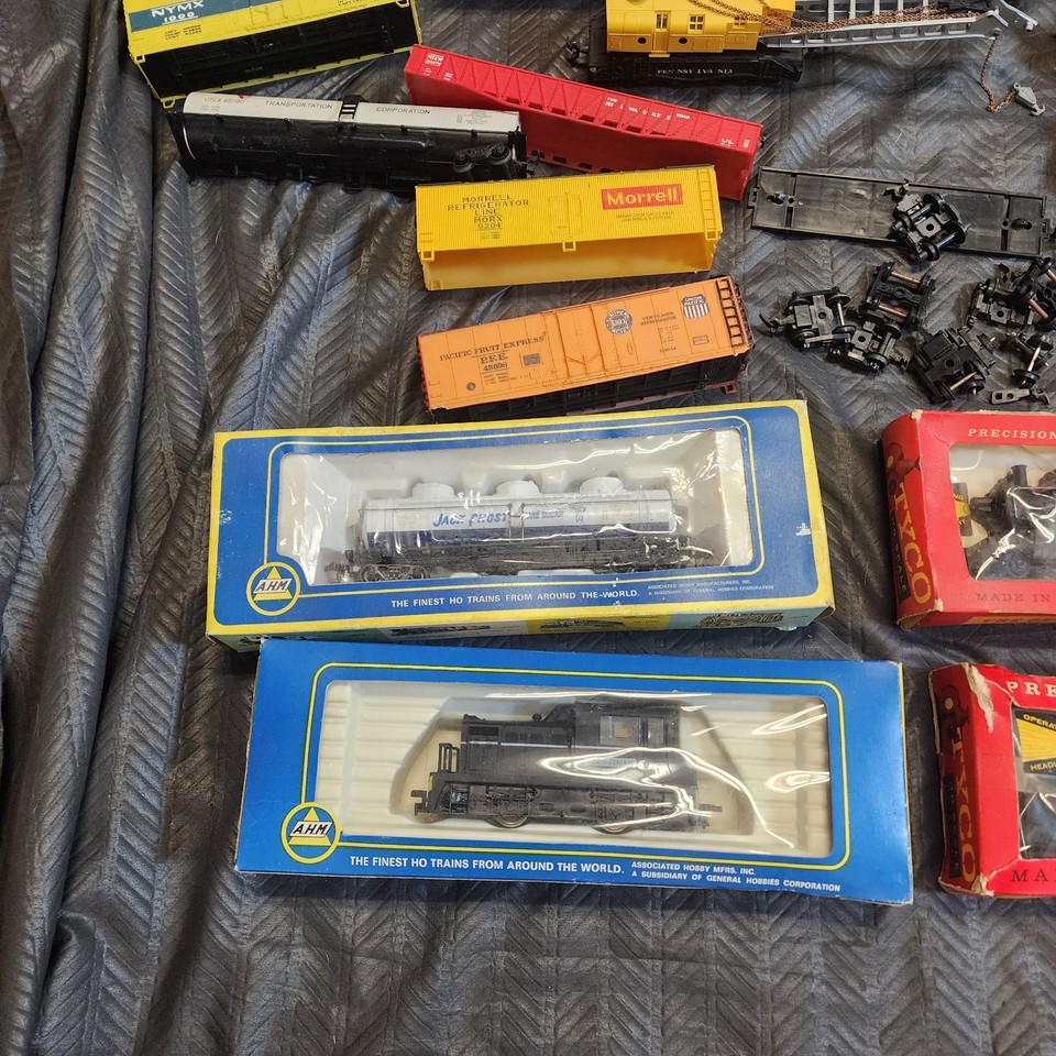 $$ HO Scale Train Cars and Engines Large Lot $$ | eBay