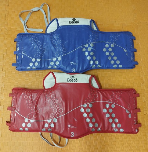 DaeDo Gen2 chest protectors size 3 pair blue/red | eBay