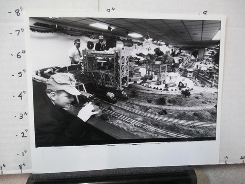 vtg photo 1992 LIONEL TRAIN factory Visitor Center Chuck Kowalski toy ...