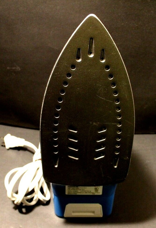Oreck Cord And Cordless Steam Iron Blue and White JP8100CB Tested ...