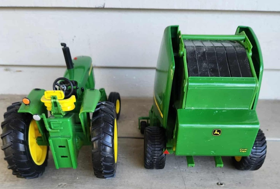 John Deere Big Farm Series 854 Round Hay Baler and 4020 Tractor ERTL ...
