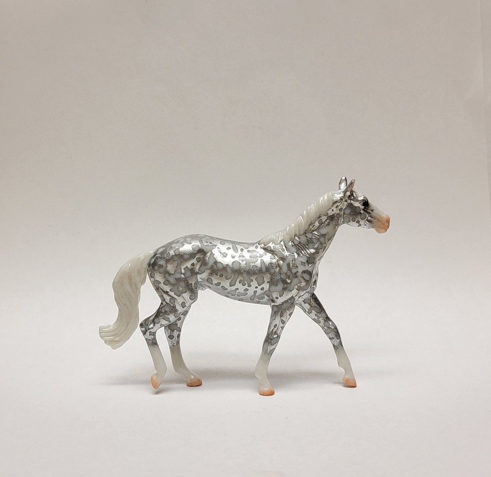Breyer Stablemate Greyson Thoroughbred Silver Filigree Decorator GLOW ...