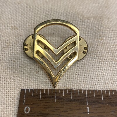 US MILITARY ARMY E5 SERGEANT Gold Tone METAL PIN BADGE BUTTON Vintage ...