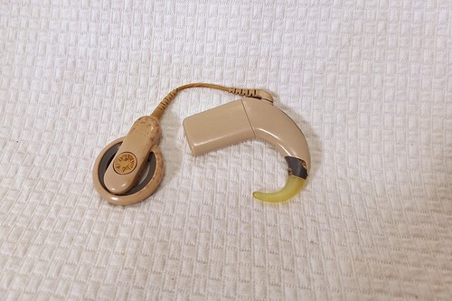Cochlear Nucleus 6 Processor & Coil 101012 Powers On Needs Cleaned ...