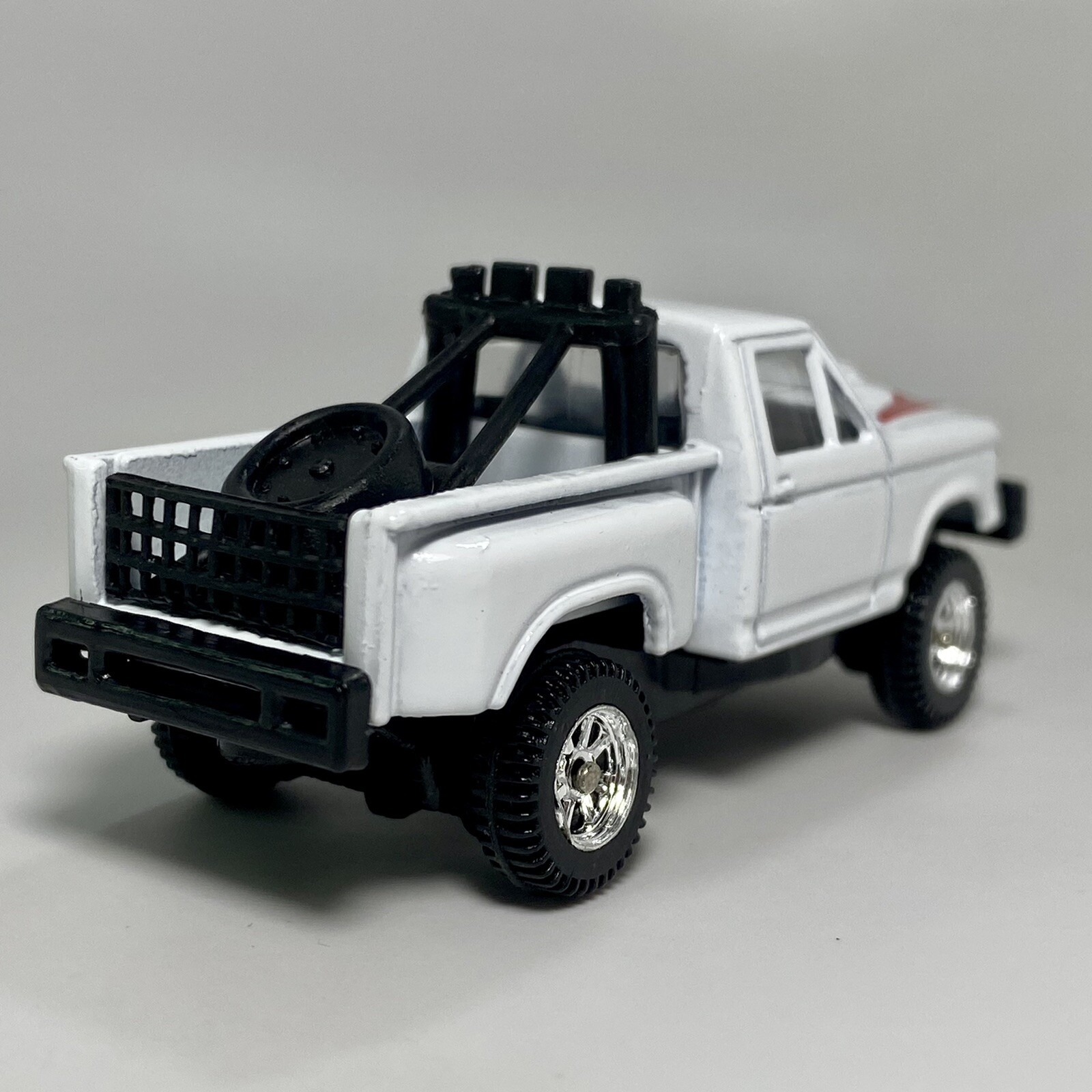 Maisto Ford Pick-Up 1:64 Diecast F150 Baja Race Truck White w/ Chrome ...