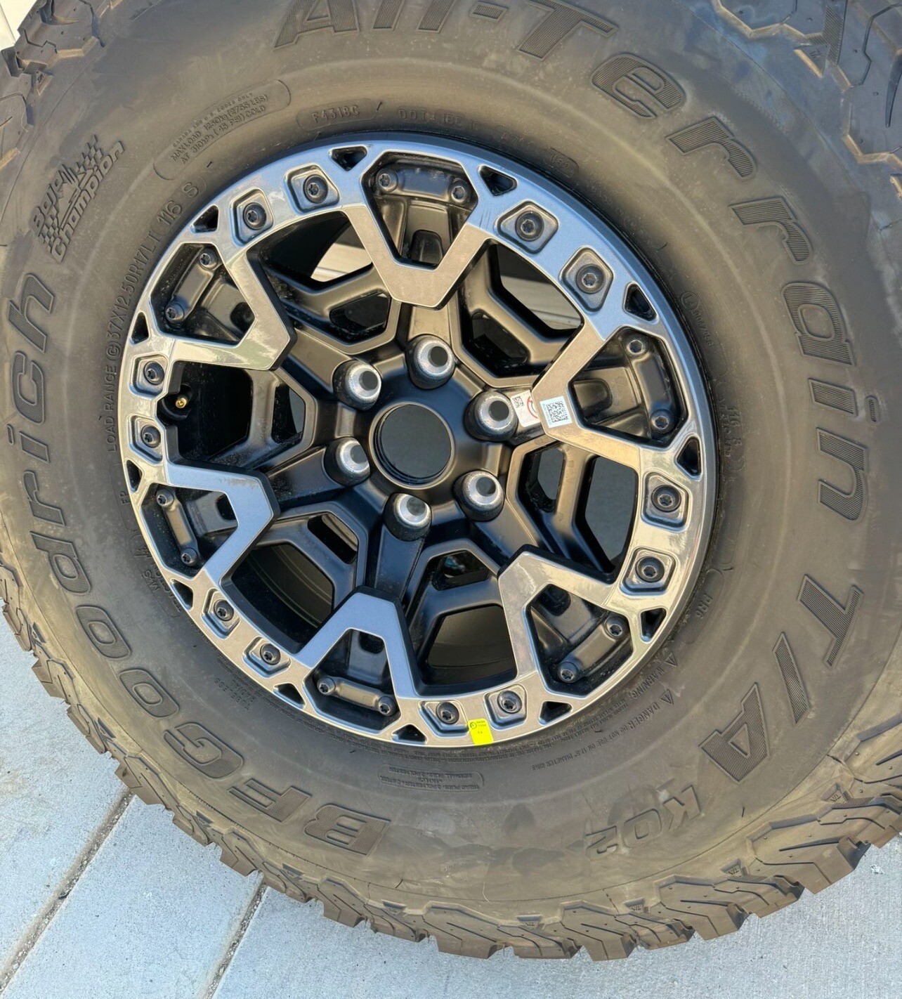 17" Ford F-150 Raptor R OEM BEADLOCK rim wheel 37" tire spare One 2024 ...