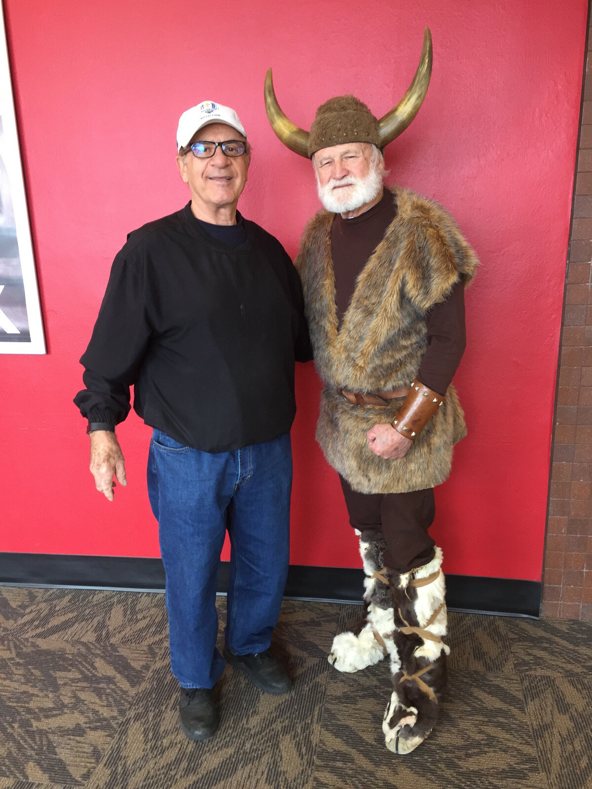 HUB MEEDS, Minnesota Vikings Original Mascot Color 8x10 #7 with COA ...