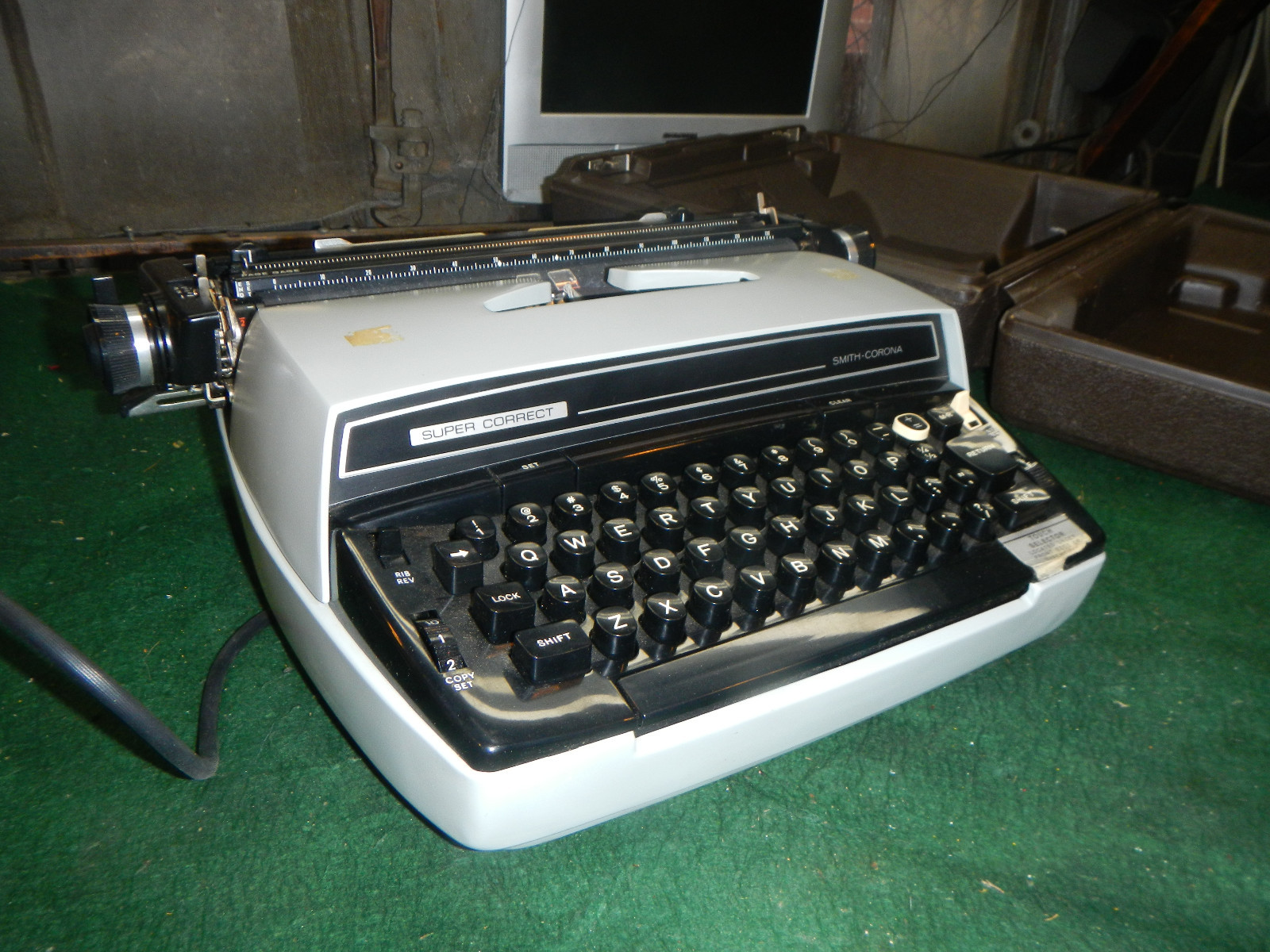 SMITH-CORONA SUPER CORRECT ELECTRIC TYPEWRITER w/CASE - The was | eBay