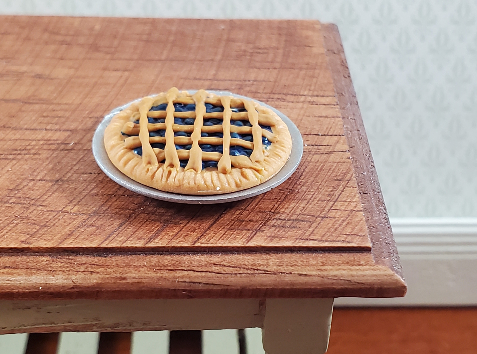 Dollhouse Blueberry Pie On Plate 1 12 Scale Miniature Kitchen Food dollhouse-blueberry-pie-on-plate-1-12-scale-miniature-kitchen-food