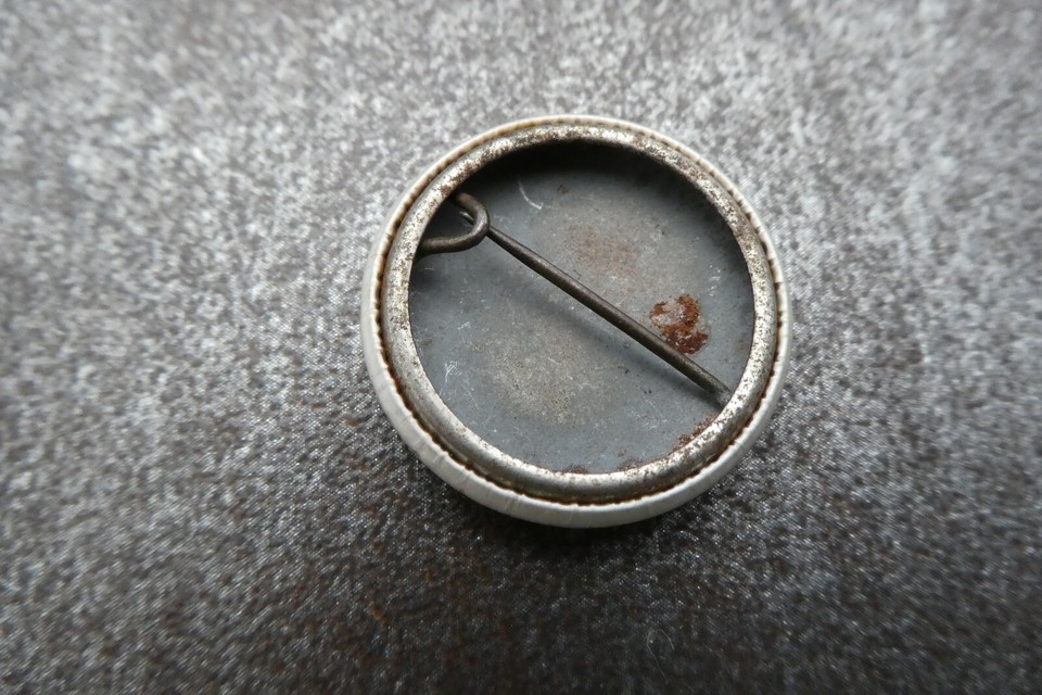 Shell Pin Badge Button (L43B) | eBay