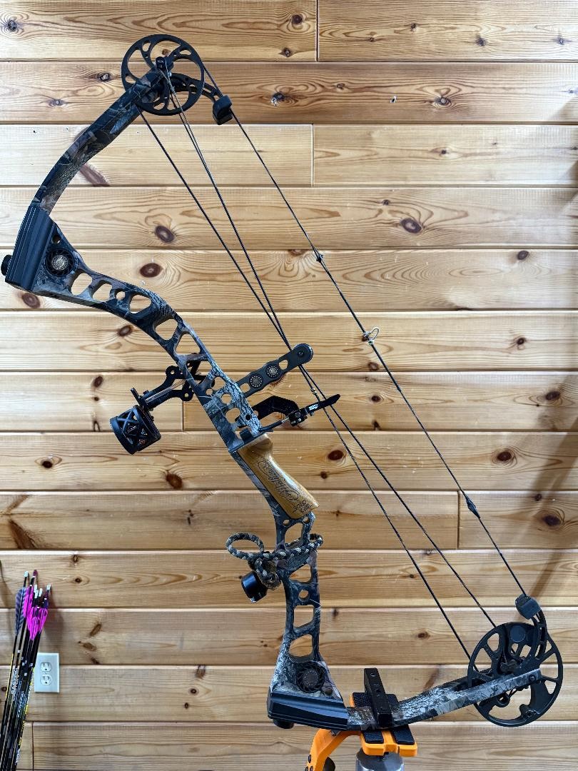 Very Nice Mathews Switchback Compound Bow 70lbs 28" Camo Hunting bow ...