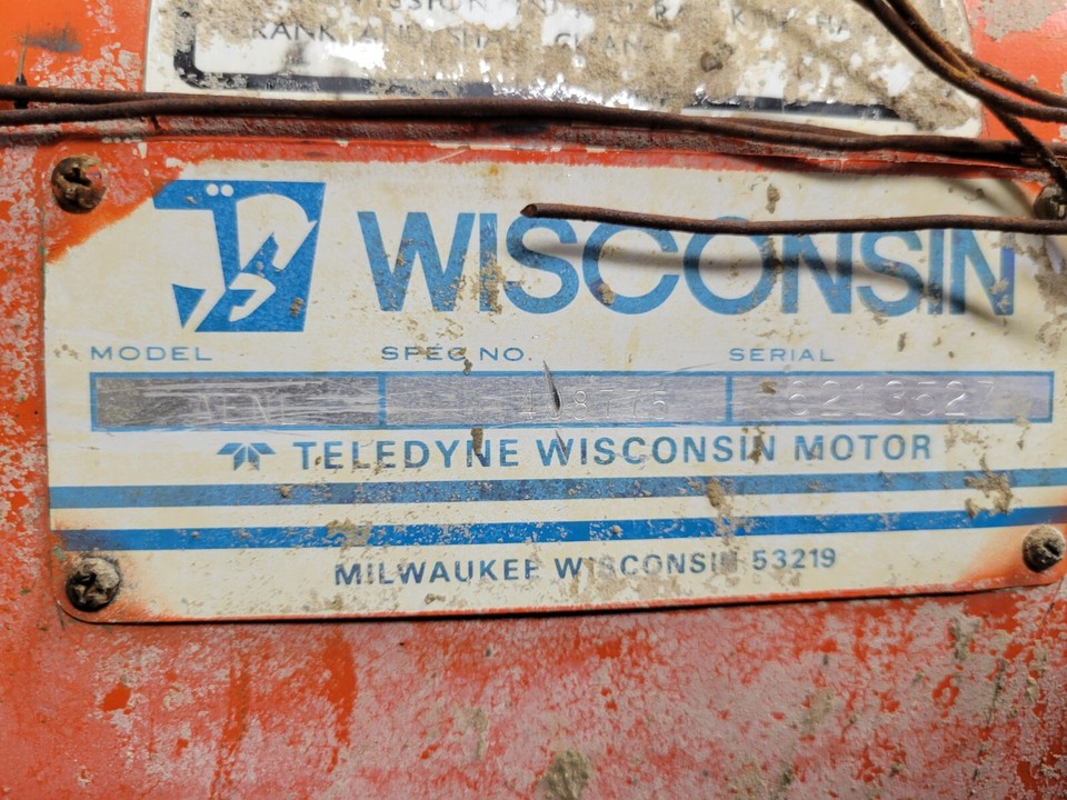 Wisconsin Model AENL Engine Spec 408775 W/ Fuel tank and gear box needs ...