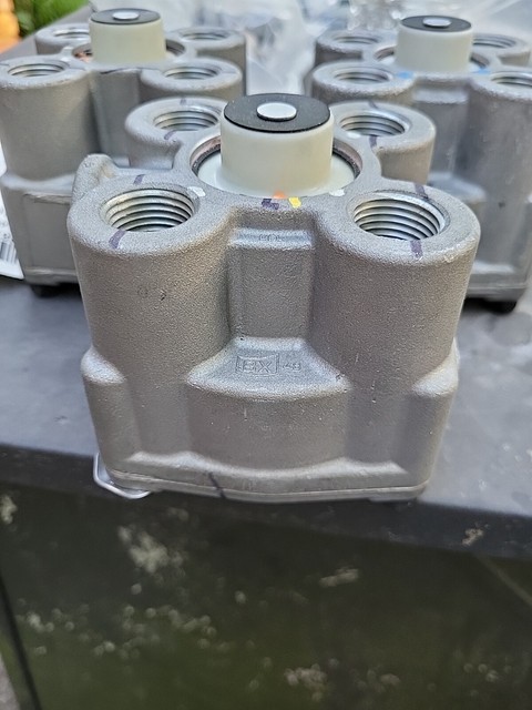 Bendix T-294304 Air Brake Check Relay Valve for sale online | eBay