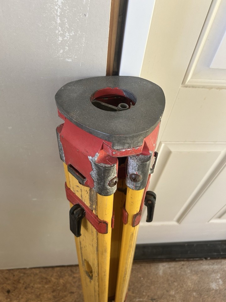 Heavy-Duty Wood & Metal Survey Tripod – Flat Head, Yellow/Red ...