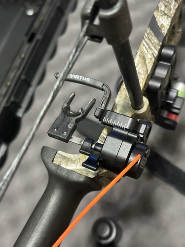 Mathews Mission Riot Compound Bow- RH 15-70 Pounds 19-30 Draw, Case ...