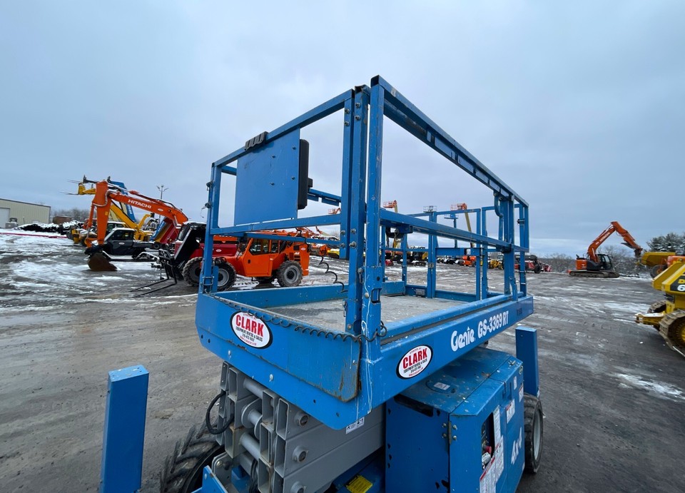 2013 Genie GS-3369 33' 4WD Diesel Rough Terrain Scissor Lift Manlift ...