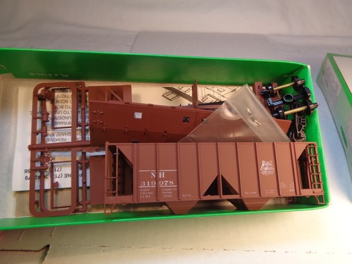 HO Scale Bowser ACF 70 Ton 2 Bay Covered Hopper Kit NY, NH & Hartford ...