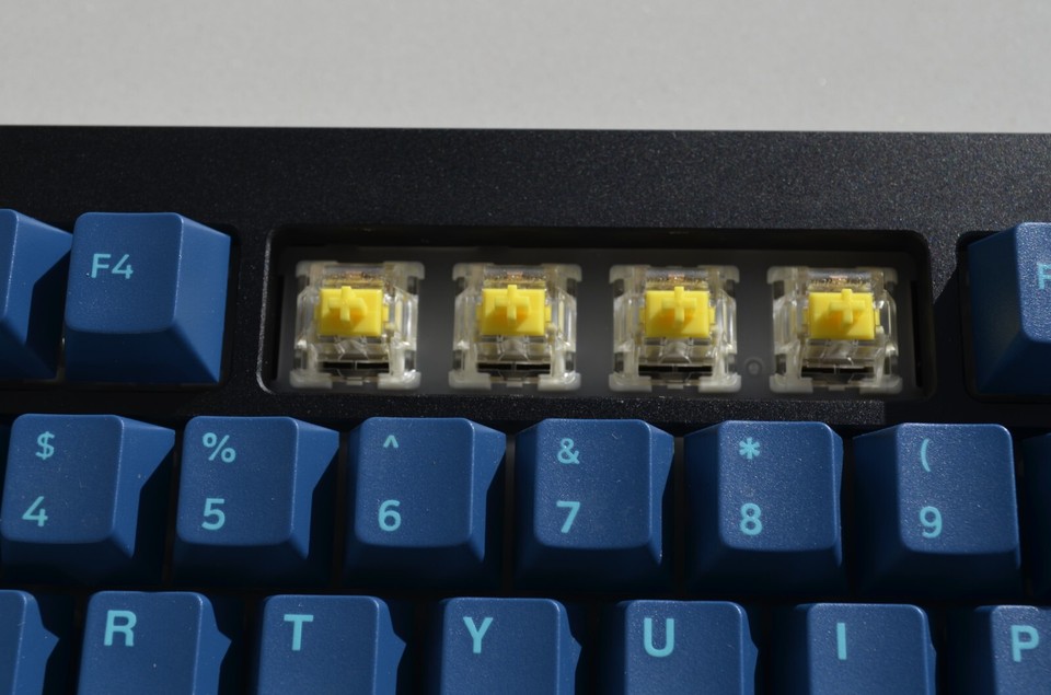 Blue wireless 75% mechanical gaming keyboard World Of Warcraft Alliance ...