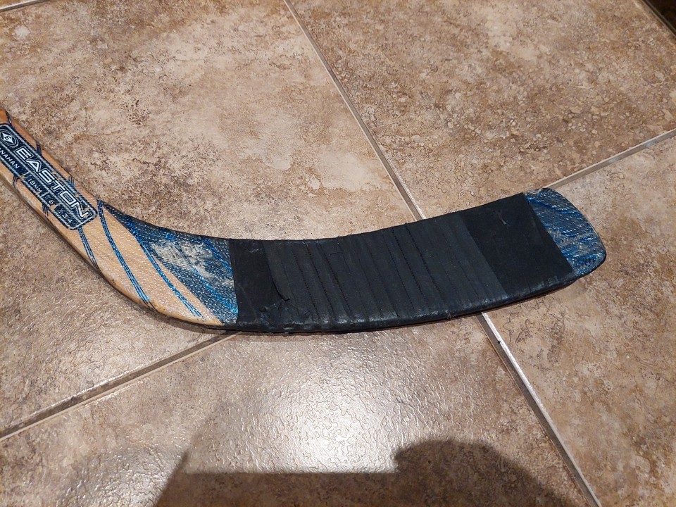 Easton 8001 Composite Silver Senior Ice Hockey Stick W/ Easton Shanahan ...