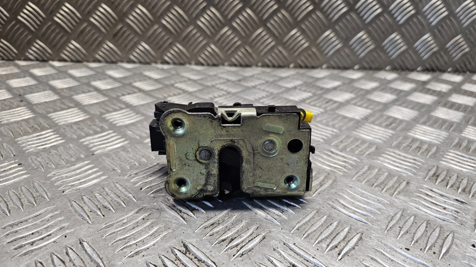 IVECO DAILY 35S VAN 2011 NEARSIDE PASSENGER SIDE FRONT DOOR LOCK | eBay UK