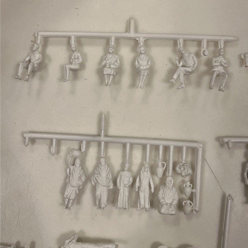 Preiser 1/43 Plastic Model Kit Unpainted Miniature Figures Set # 65600 ...