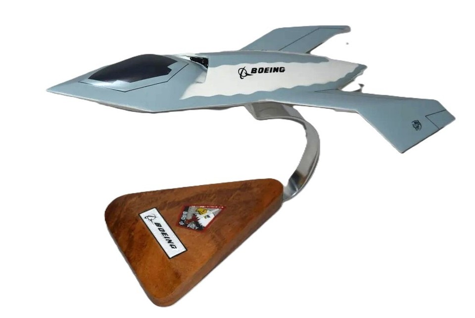USAF Boeing YF-118G Bird Of Prey Prototype Stealth Desk Model 1/48 SC ...