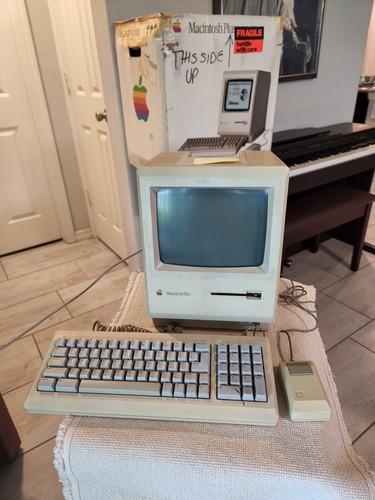 1987 Apple Macintosh Plus 1Mb Vintage Computer with Keyboard and Mouse ...