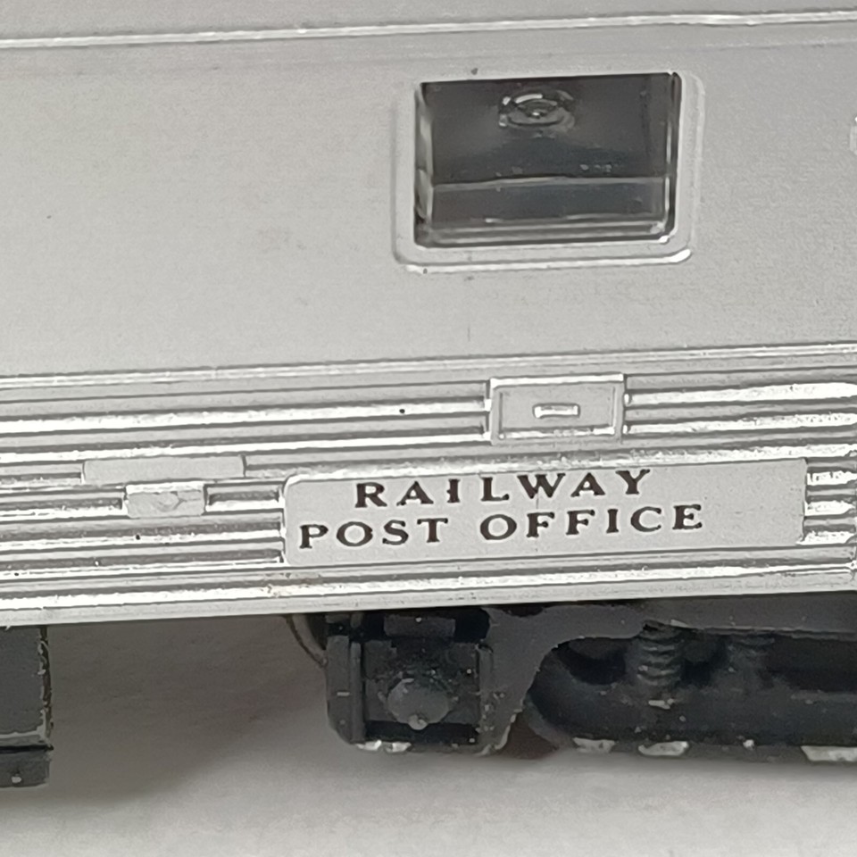 HO Scale Athearn Passenger Vista Diesel Car Train Santa Fe USPS Post ...