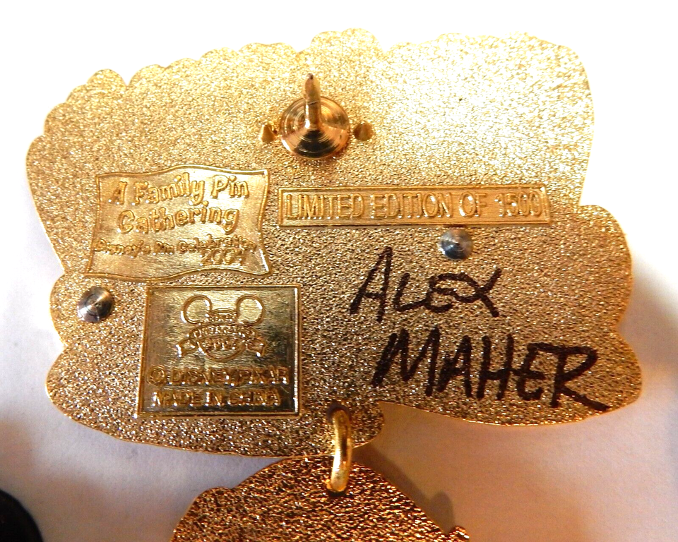 Disney Pin 32597 Marlin Nemo Dory Finding Nemo Family Pin Gathering LE ...