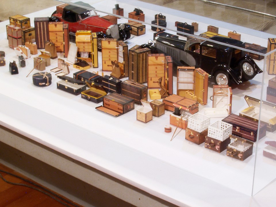 Garret made Antique Louis Vuitton small trunk paper craft 1:48, in ...