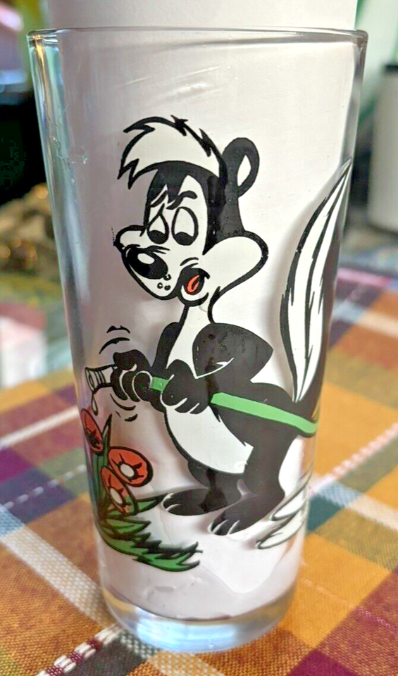 VINTAGE PEPSI GLASS NEW 1976 Pepe Le Pew Daffy Duck LOONEY TUNES WARNER ...