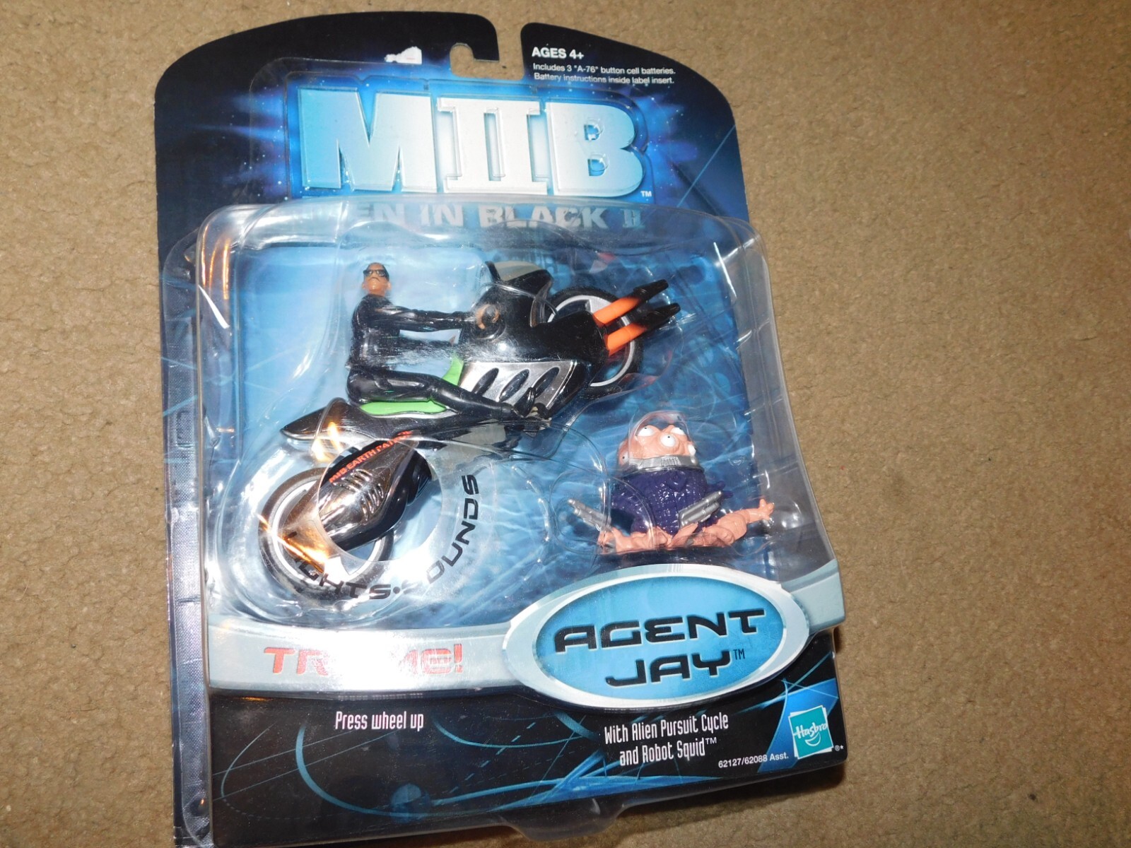 MEN IN BLACK II 2 Agent Jay Cycle Robot Squid and Agent Kay MIB Alien ...