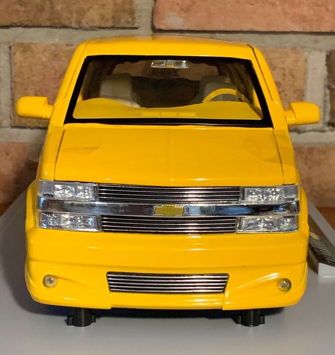 Chevrolet Astro Van 1:18 Jada Dub City Big Ballers Yellow | eBay