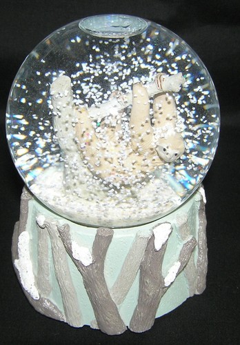 SLOTH MUSICAL SNOWGLOBE SNOW GLOBE WATERGLOBE SONG IS GREENSLEEVES | eBay