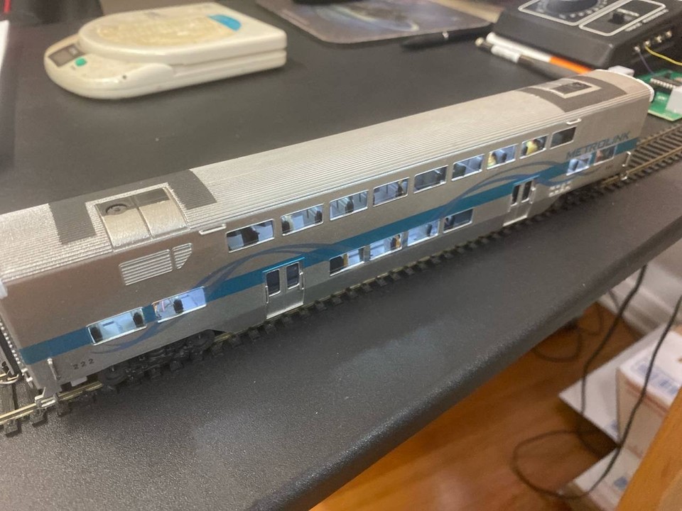 HO Scale Metrolink hyundai rotem Coach Car With Figures Custom 3D ...