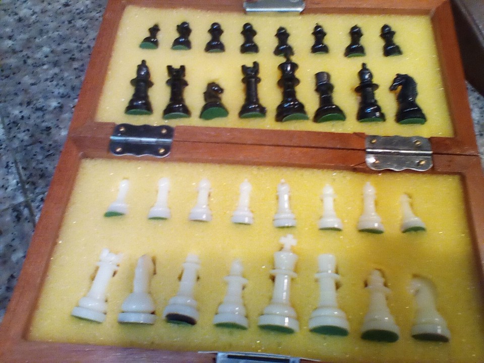 Vintage 8" X 8" Fold Up Hinged Wooden Chess Set Black & White Magnetic ...