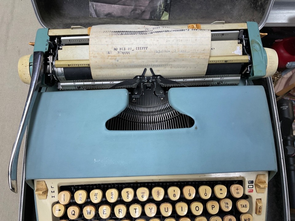 Smith Corona SCM Galaxie Deluxe Manual Typewriter w/ Case | eBay