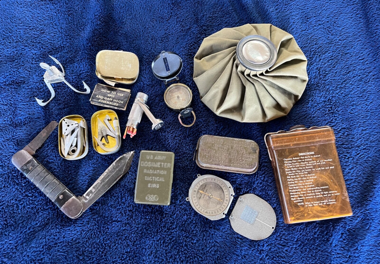 WW2 US Army (Air Corps) survival kit. Most items in good (some fair ...
