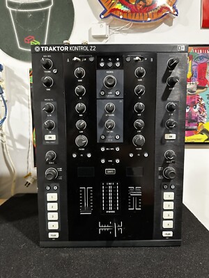 Native Instruments Traktor Kontrol Z2 DJ Mixer In Excellent Condition ...