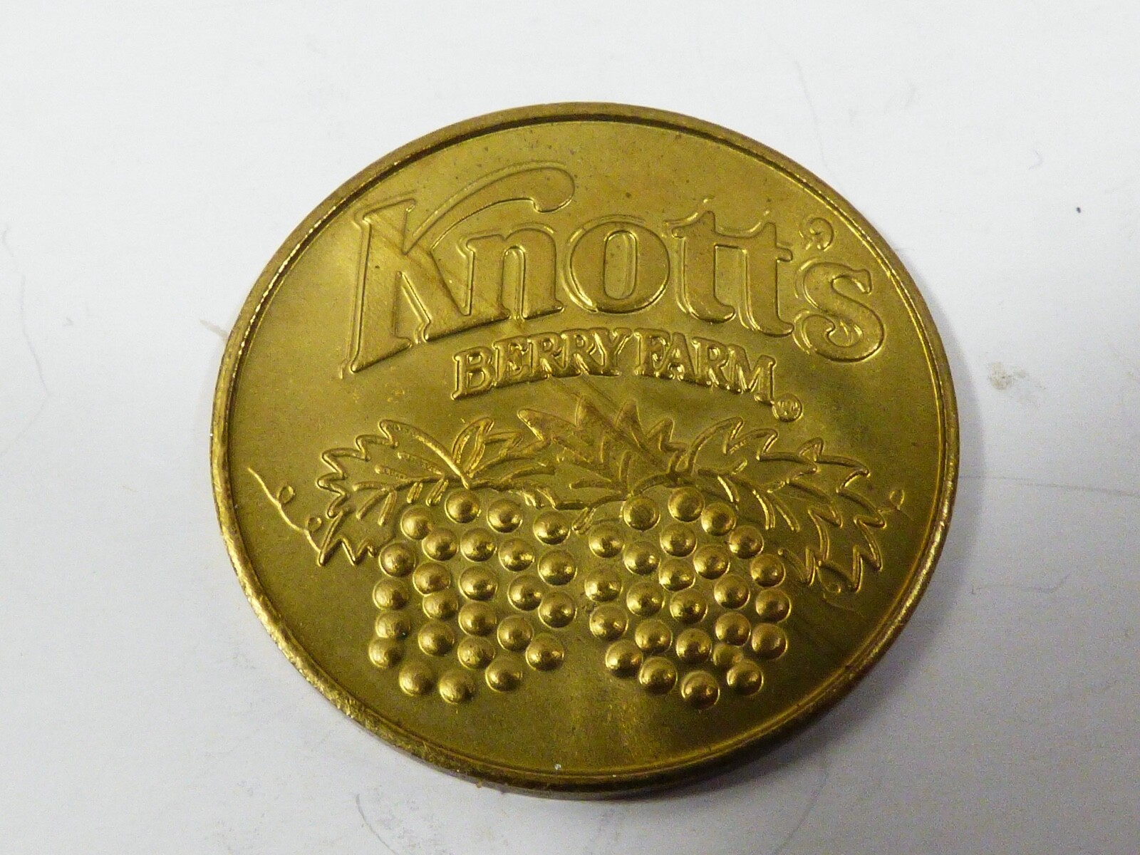 Knott's Berry Farm Buena Park CA token coin Boysenberry berry & Coach ...