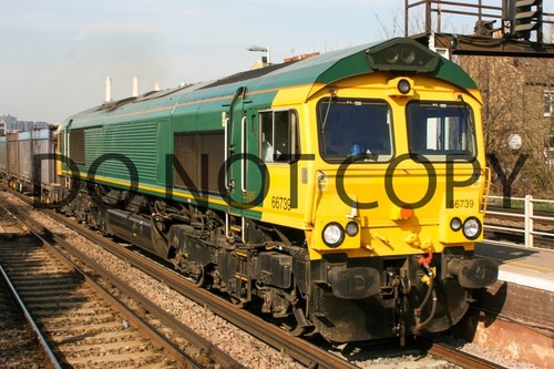 UK DIESEL TRAIN RAILWAY PHOTOGRAPH OF CLASS 66 66739 LOCO. RM66-975 | eBay