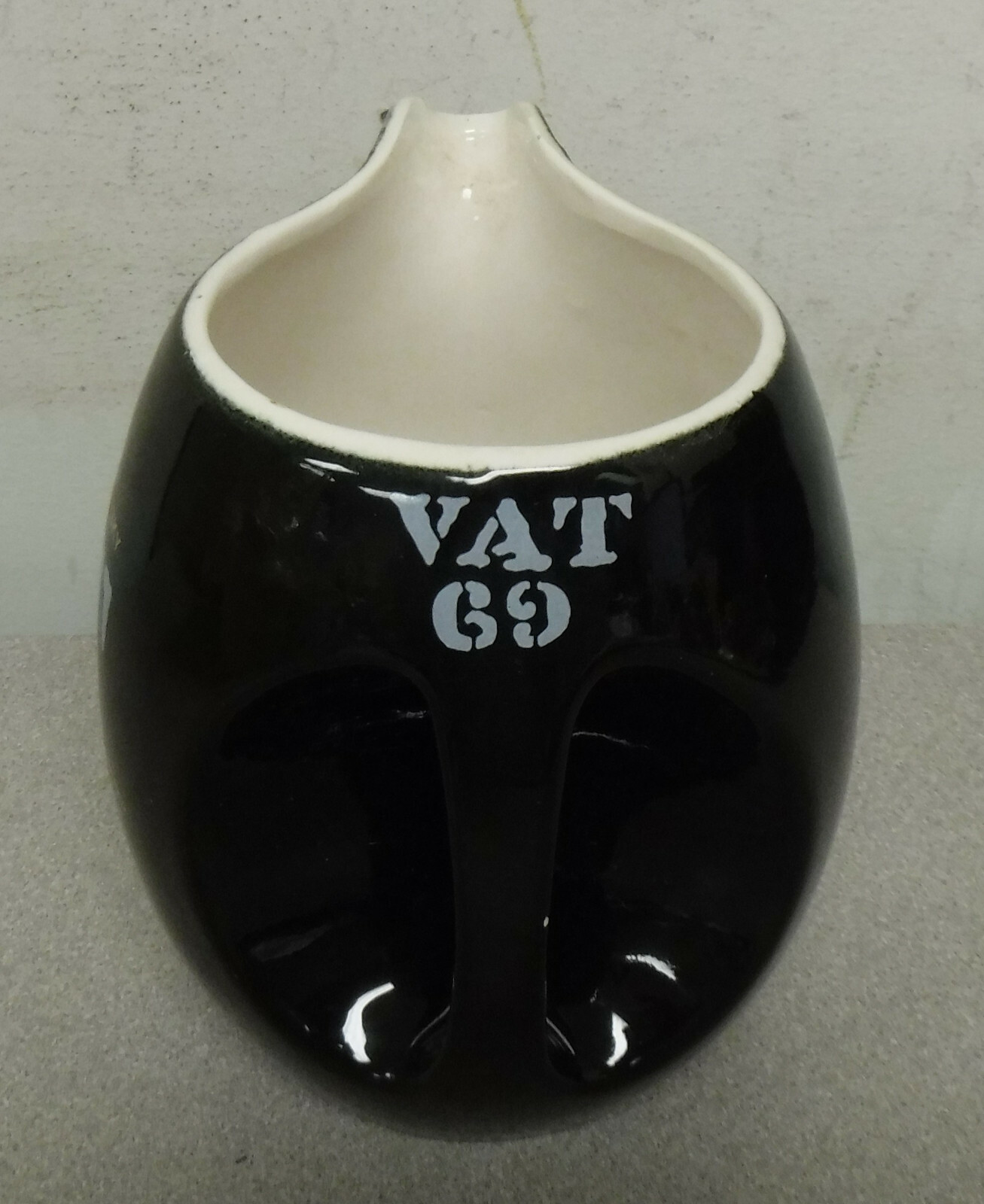 VAT 69 Black Pub Jug Bar Pitcher *Printed on side, not under spout ...