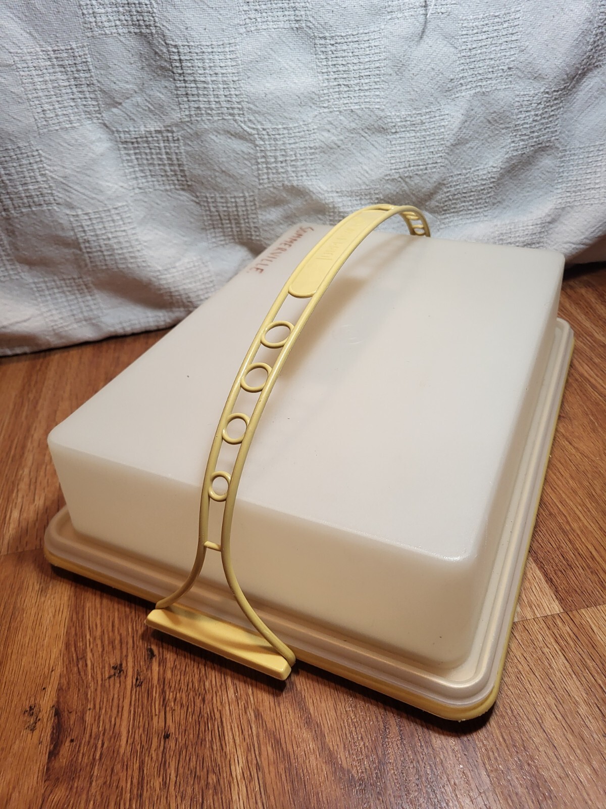 Tupperware Cake Taker Carrier Rectangle Sheet Harvest Gold Handle 622-2 ...