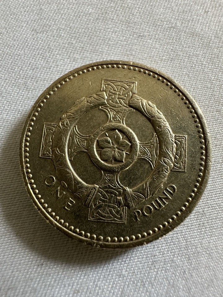 Rare 2001 United Kingdom One Pound Coin “DECUS ET TUTAMEN” G86 | eBay