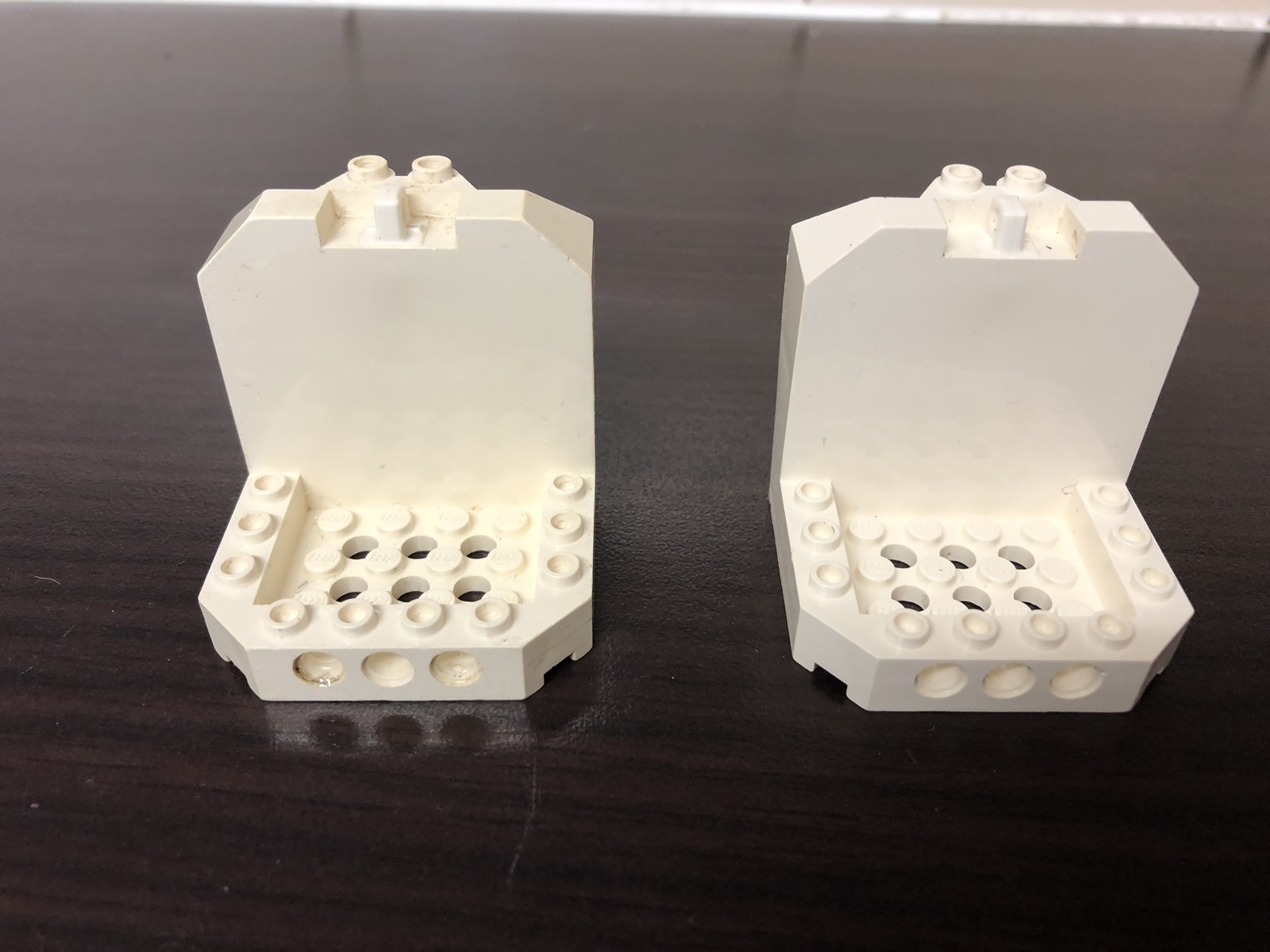 Lego Cockpit 6x6x2&2/3 with Hinge [30619] - White x2 Technic Seat ...