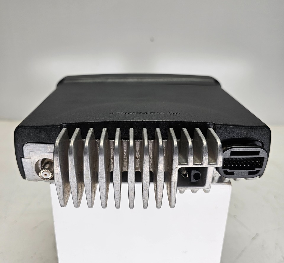 Motorola CDM750 UHF 403-470 MHz 4 Channel 25 Watt (Complete Kit) | eBay