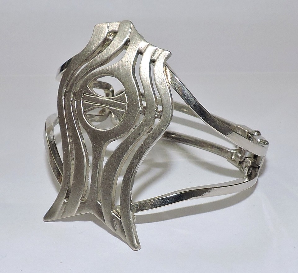 KELLY WATERS Modernist HINGED CLAMPER BRACELET Fish Silver Tone Cuff ...