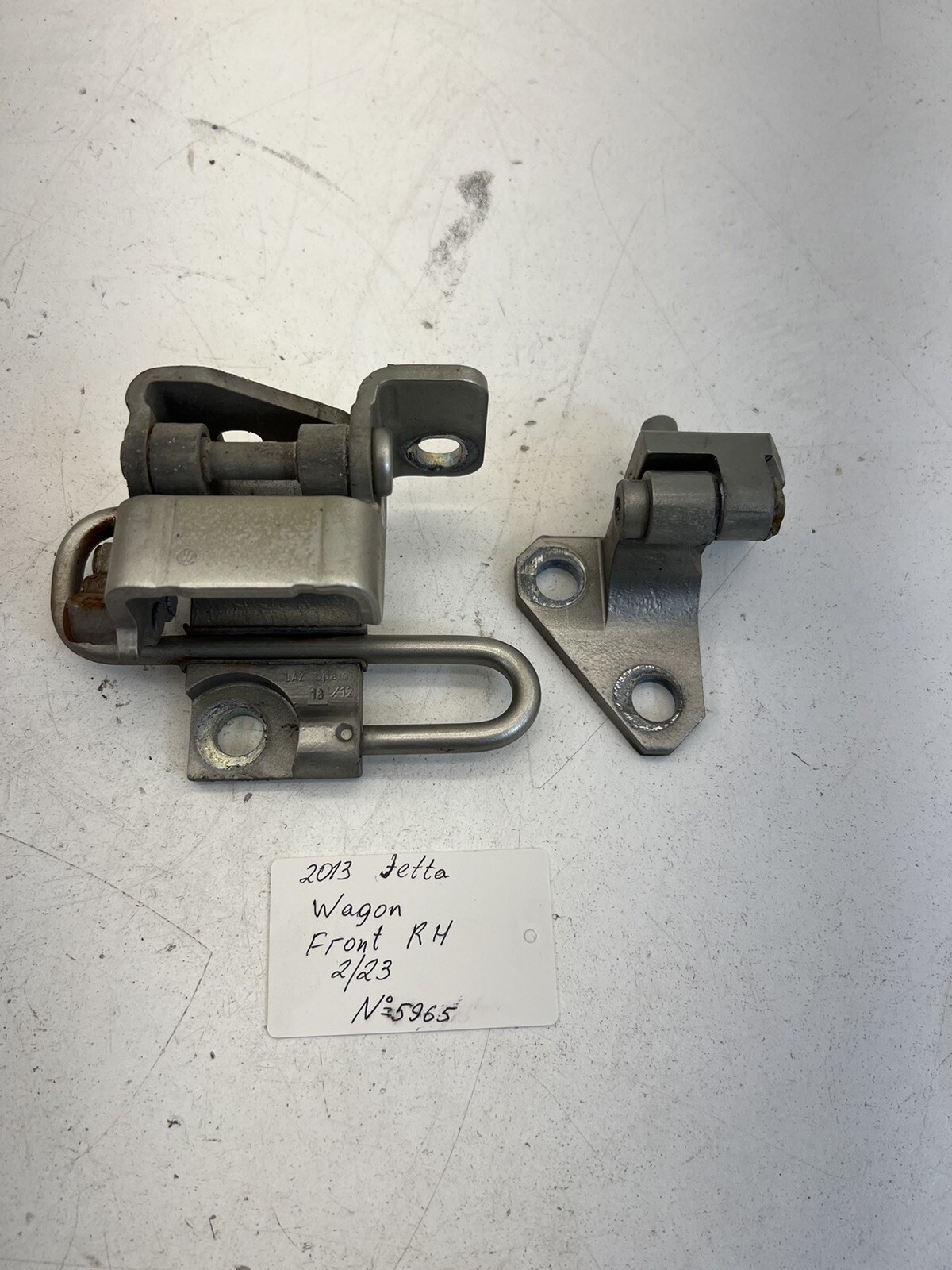 2010-2014 Volkswagen Jetta Sportwagen Front Right Door Lower And Upper ...