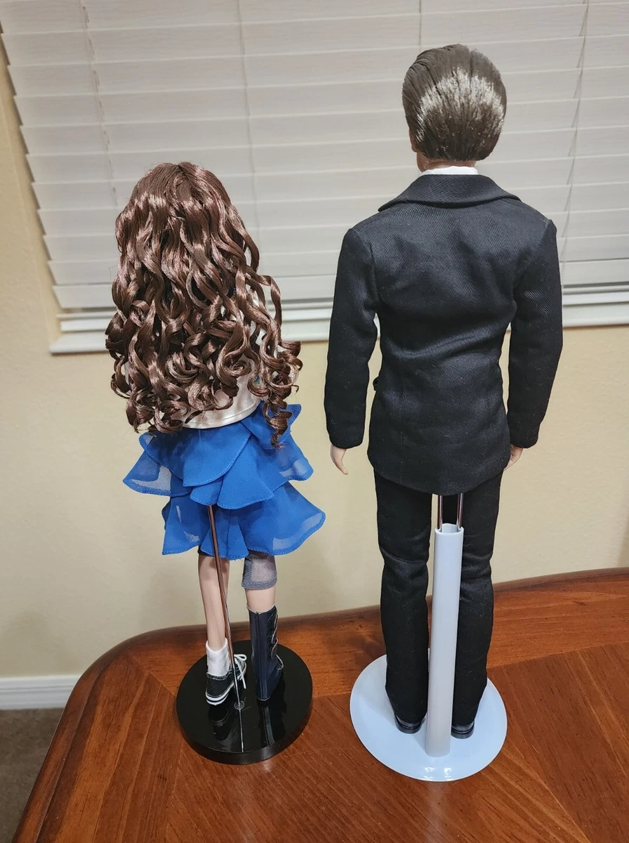 Edward Cullen And Bella Swan At Prom